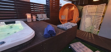 Sauna seca, banheira de hidromassagem