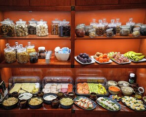 Pequeno-almoço tipo buffet diário (55 PLN por pessoa) 