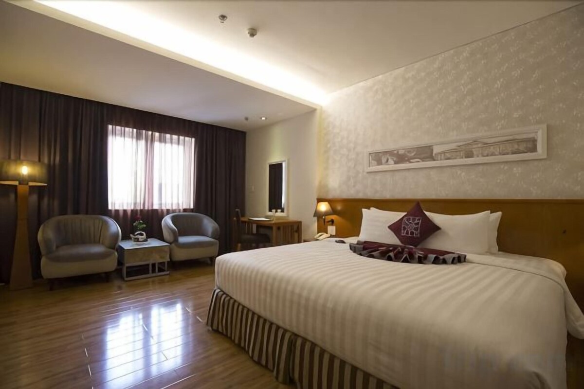 Minibar, cofre no quarto, secretária, Wi-fi grátis 