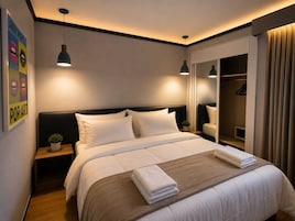Minibar, cofre no quarto, cortinas/cortinados opacos