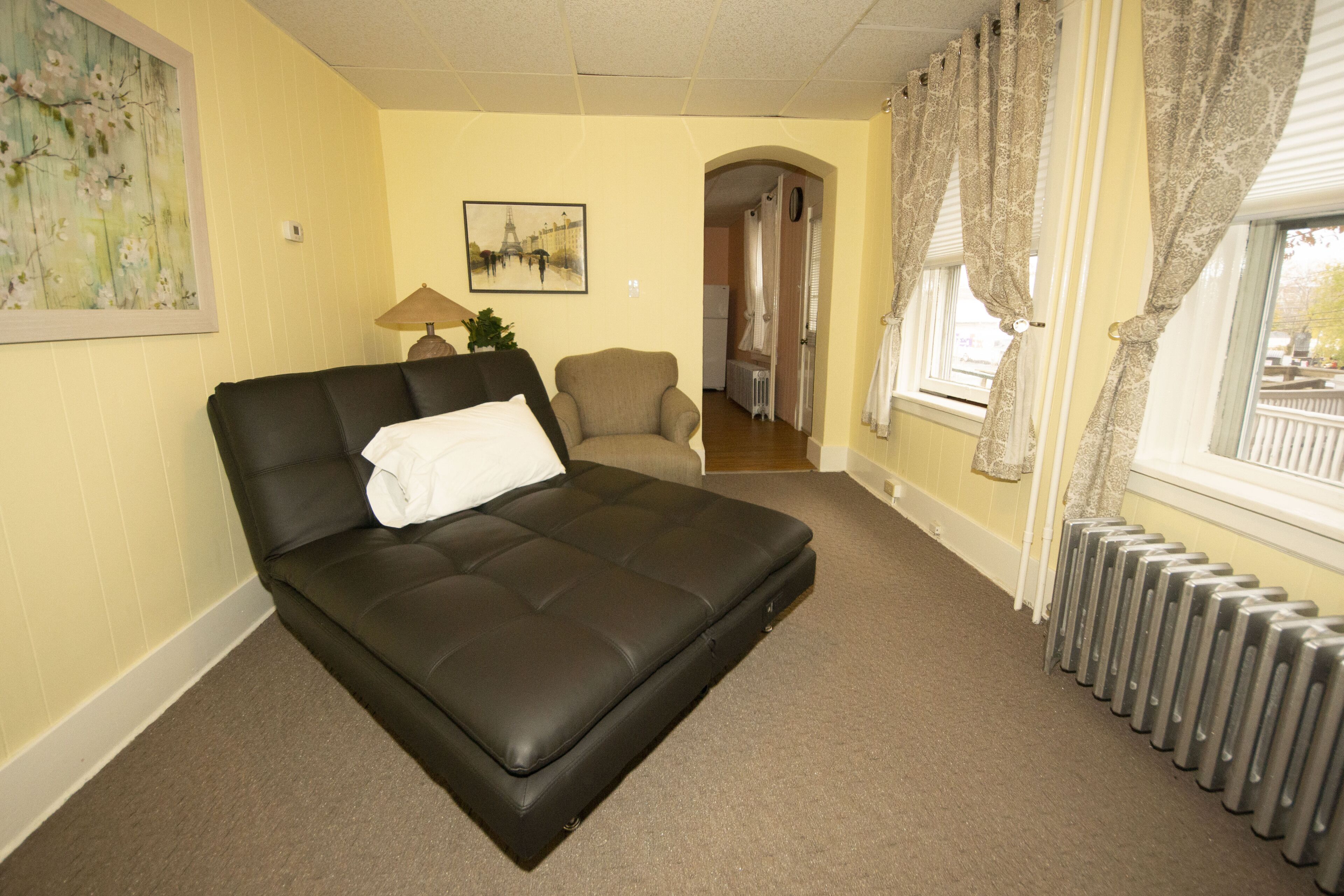 Apartment 4 | Cozinha privada | Um frigorífico, um micro-ondas 