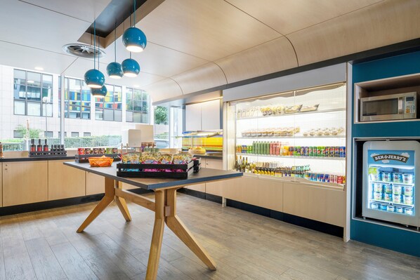 Café da manhã continental todos os dias (EUR 19 por pessoa) 