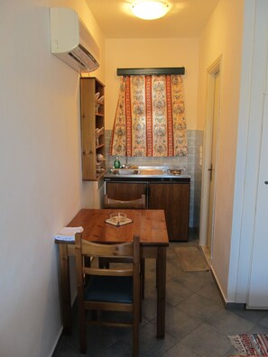 Estúdio | Cozinha privada | Um frigorífico, uma cafeteira/bule 