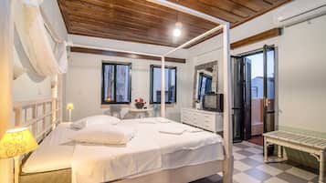 Estúdio Standard | Cofre no quarto, com decoração personalizada