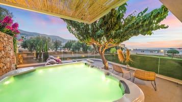 Superior Suite with outdoor Hydrojet and Sea View | Vista do quarto