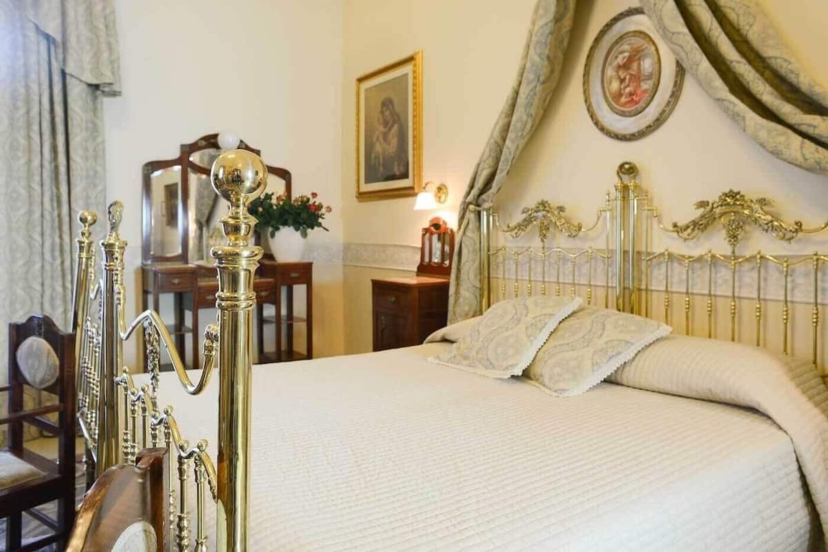 1 quarto, frigobar, escrivaninha, Wi-Fi de cortesia