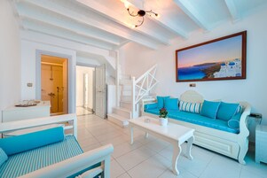 Dúplex Familiar, banheira de hidromassagem grande, vista para o mar | Minibar, cofre no quarto, com decoração personalizada