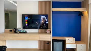 Deluxe Twin Balcony | Camas de colchão pillowtop, cofre no quarto, secretária, Wi-fi grátis