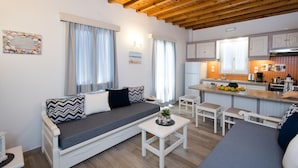 Apartamento Básico | Sala de estar | TV de ecrã plano 