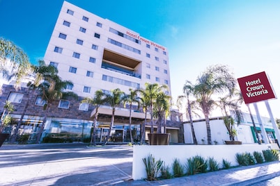  Hotel Crown Victoria