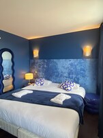 Dúplex, 1 cama de casal e sofá-cama (Suite Duplex Family) | Minibar, cofre com capacidade para portátil, secretária