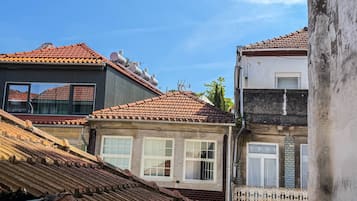 Quarto duplo standard | Escrivaninha, Wi-Fi de cortesia, roupa de cama