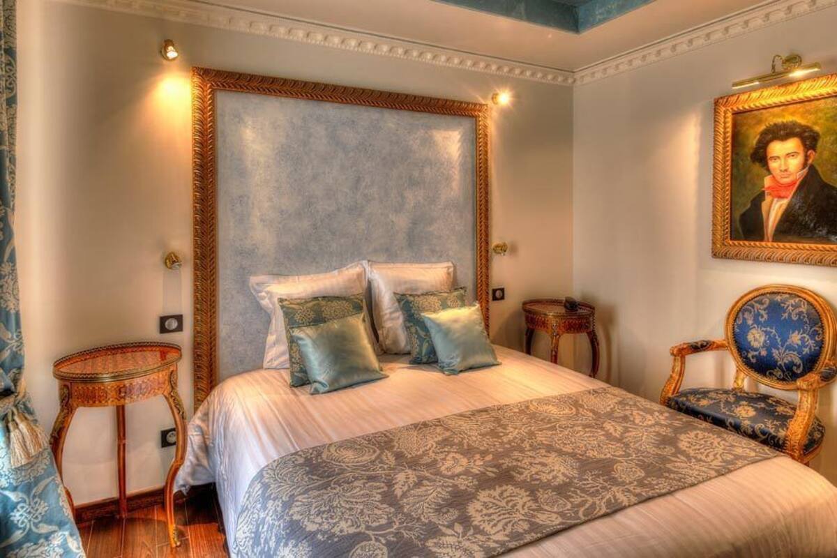 Quarto casal superior | Roupas de cama premium, frigobar (abastecido com itens grátis)