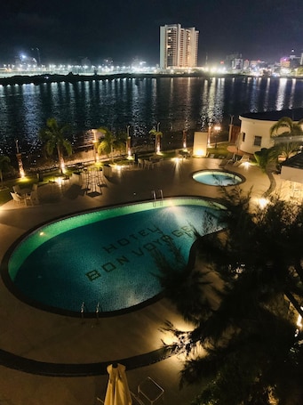 Quarto Deluxe, vista para a lagoa | Terraço/pátio interior. Hotel Bon Voyage