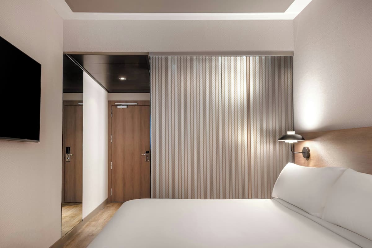 Quarto Standard, 1 cama king-size | Lençóis de algodão egípcio, roupa de alta qualidade, minibar 