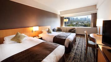 Quarto Twin Deluxe | Edredões de penas, secretária, cortinas/cortinados opacos