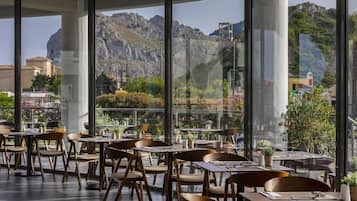Café da manhã, almoço e jantar