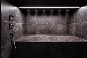 Sauna, banho turco, massagens musculares profundas 
