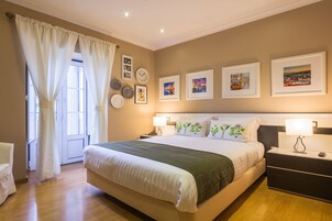 Quarto Duplo Superior | Cofre com capacidade para portátil, secretária 