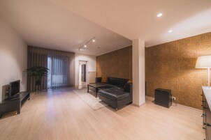 Suíte família (Large) | Área de estar | TV 32 polegadas com canais a cabo