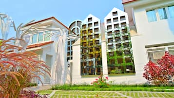 Minibar, cofre no quarto, com decoração personalizada