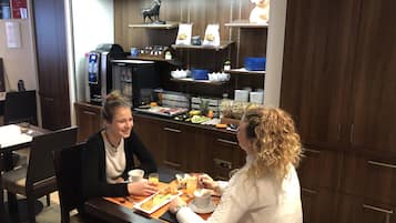 Pequeno-almoço tipo buffet diário (12.75 EUR por pessoa)
