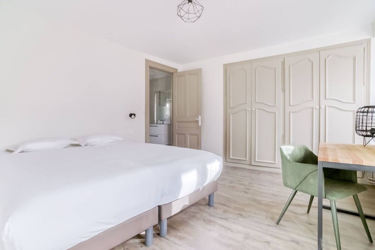 Suite-Estúdio | Secretária, Wi-fi grátis, roupa de cama fornecida 