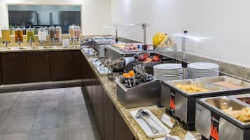 Café da manhã com buffet diário (MXN 289 por pessoa)