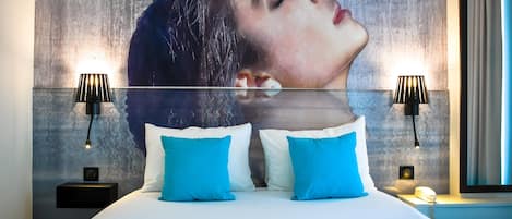 Quarto Duplo Comfort | Secretária, cortinas/cortinados opacos, ferro/tábua de engomar