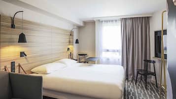 Quarto standard, 1 cama de casal e sofá-cama | Cofres nos quartos, escrivaninha, quartos à prova de som