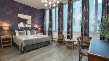 Quarto Empresarial, não fumadores | Roupa de alta qualidade, secretária, cortinas/cortinados opacos