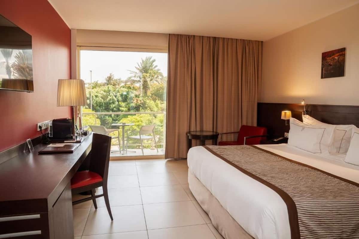 Roupa de alta qualidade, camas de colchão Select Comfort, minibar 