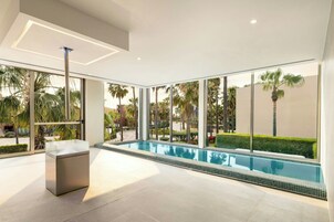Banheira de hidromassagem interior