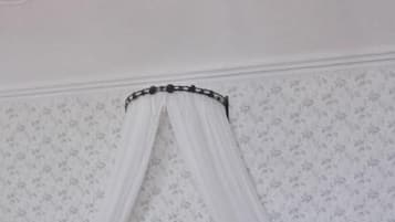 Quarto Familiar | Cofre no quarto, com decoração personalizada
