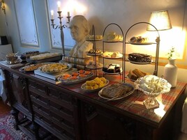 Pequeno-almoço tipo buffet diário incluído 