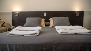 Quarto Clássico com Cama de Casal | Roupa hipoalergénica, cofre no quarto, cortinas/cortinados opacos