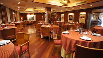 Pequeno-almoço tipo buffet diário (10 EUR por pessoa)