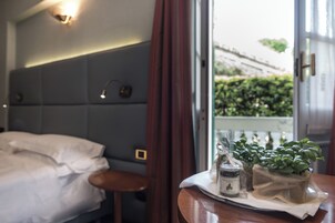 Quarto Duplo, varanda | Minibar, cofre no quarto, secretária, quartos insonorizados 