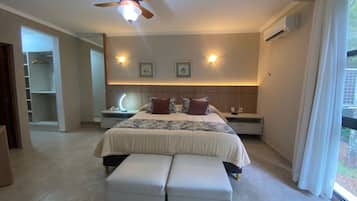 Suite-Estúdio de Luxo, vista para o jardim | Minibar, cofre no quarto, Wi-fi grátis, roupa de cama fornecida