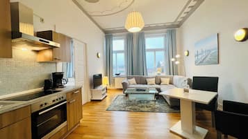 Apartamento | Sala de estar | TV de ecrã plano