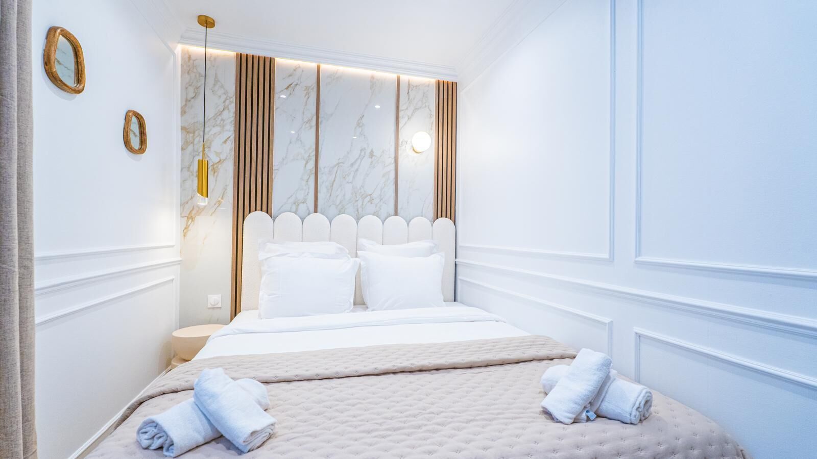 Chambre Supérieure "La Divine" | Secretária, cortinas/cortinados opacos, ferro/tábua de engomar 