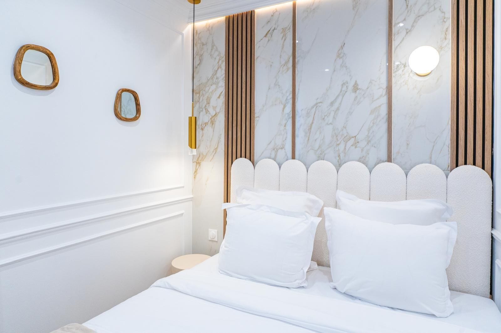 Chambre Supérieure "La Divine" | Secretária, cortinas/cortinados opacos, ferro/tábua de engomar 