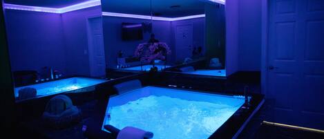 Suíte estúdio luxo, 1 cama King, banheiro privativo | Escrivaninha, ferros/tábuas de passar roupa, Wi-Fi, roupa de cama