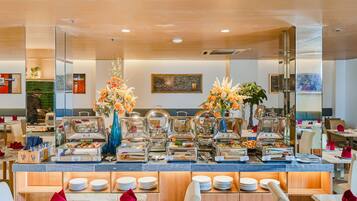 Café da manhã com buffet todos os dias mediante uma taxa