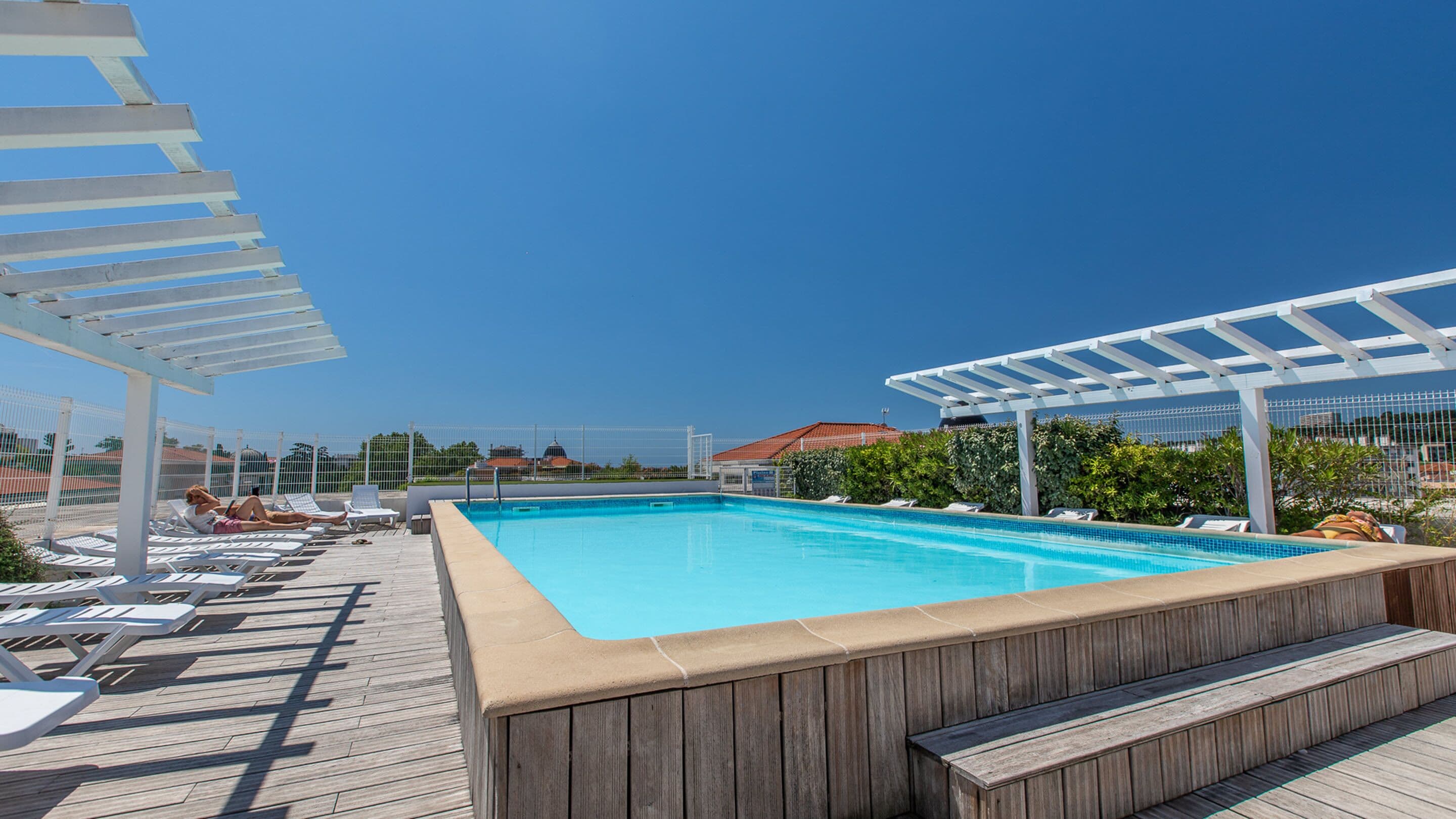 Piscina exterior sazonal 