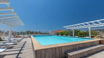 Piscina exterior sazonal