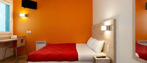 Quarto standard, 1 cama de casal | Escrivaninha, Wi-Fi de cortesia, roupa de cama