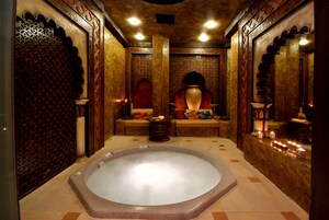 Banheira de hidromassagem interior