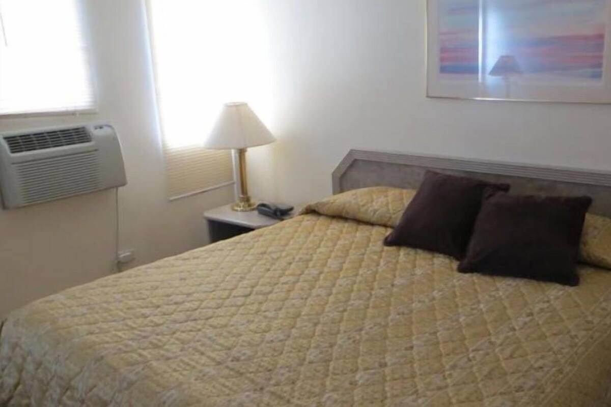 Quarto, 1 cama king-size | Secretária, Wi-fi grátis 