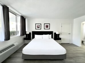 Estúdio Deluxe, 1 cama king-size | Cofre no quarto, com decoração personalizada 
